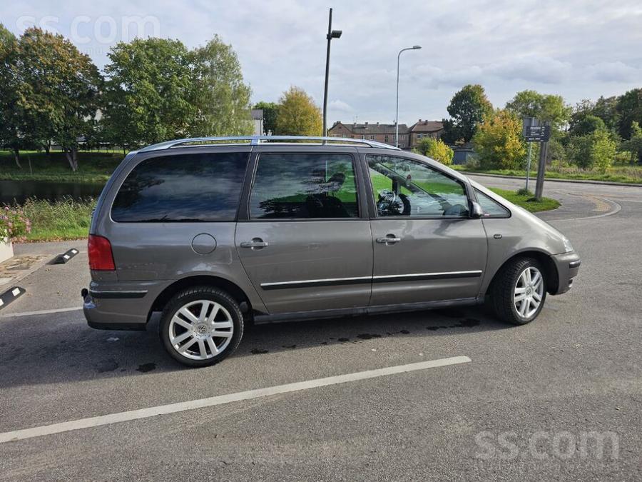 Grey Volkswagen Sharan 2007 in Valka, with an engine capacity of 2.00 L and mileage of 280 thousand km for 3900 €, photo 7 on AUTOMOTO.COM.LV