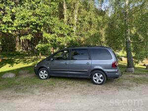 Pelēks Volkswagen Sharan 2008 Limbaži, ar dzinēja tilpumu 2.00 L un nobraukumu 350 tūkst. km par 3250 €, foto 4 vietnē AUTOMOTO.COM.LV
