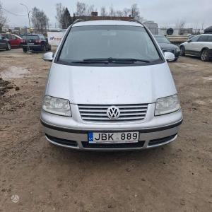 Pelēks Volkswagen Sharan 2008 Panevēža, ar dzinēja tilpumu 2.00 L un nobraukumu 294 tūkst. km par 3499 €, foto  vietnē AUTOMOTO.COM.LV
