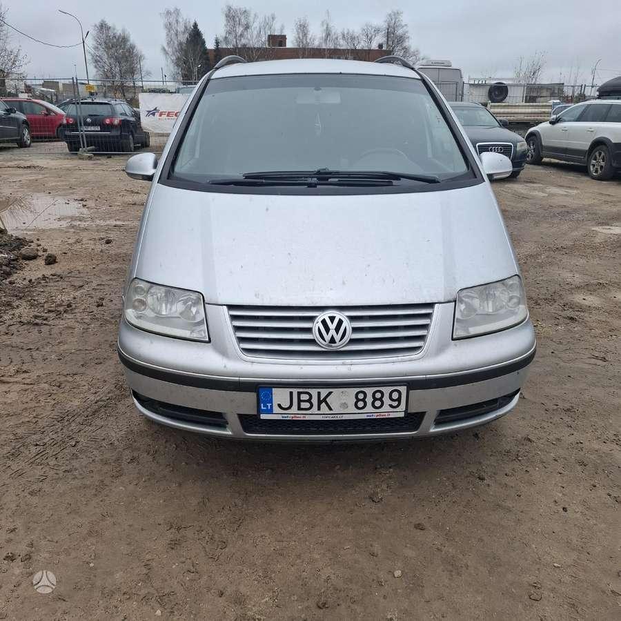 Pelēks Volkswagen Sharan 2008 Panevēža, ar dzinēja tilpumu 2.00 L un nobraukumu 294 tūkst. km par 3499 €, foto 1 vietnē AUTOMOTO.COM.LV