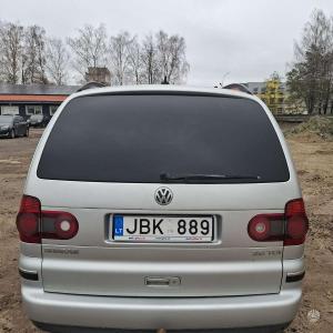 Pelēks Volkswagen Sharan 2008 Panevēža, ar dzinēja tilpumu 2.00 L un nobraukumu 294 tūkst. km par 3499 €, foto 4 vietnē AUTOMOTO.COM.LV
