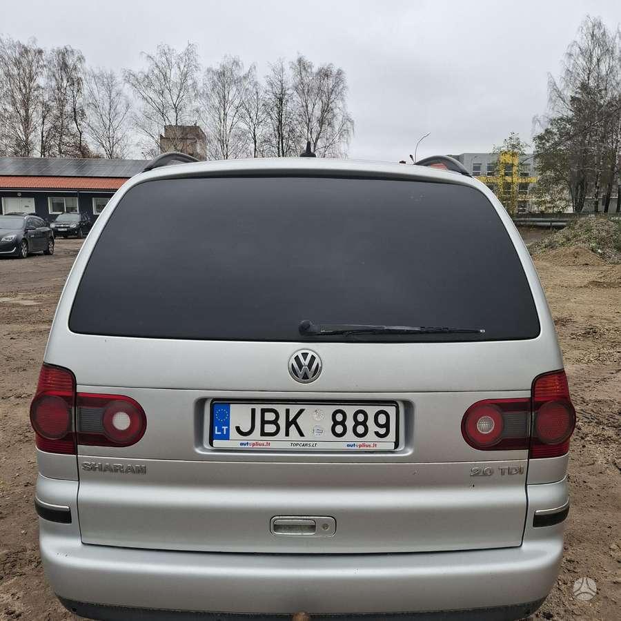 Pelēks Volkswagen Sharan 2008 Panevēža, ar dzinēja tilpumu 2.00 L un nobraukumu 294 tūkst. km par 3499 €, foto 4 vietnē AUTOMOTO.COM.LV