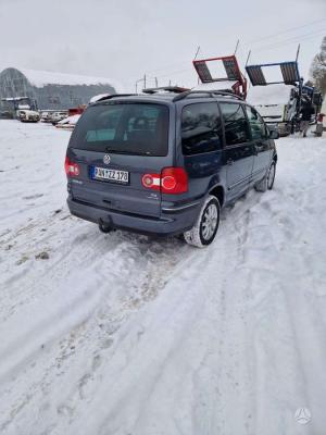 Grey Volkswagen Sharan 2008 in Marijampole, with an engine capacity of 1.90 L and mileage of 278 thousand km for 4300 €, photo 3 on AUTOMOTO.COM.LV