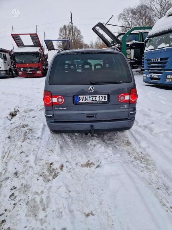Серый Фольксваген Шаран 2008 в Мариямполе, объемом двигателя 1.90 л и пробегом 278 тыс. км за 4300 €, фото 5 на AUTOMOTO.COM.LV