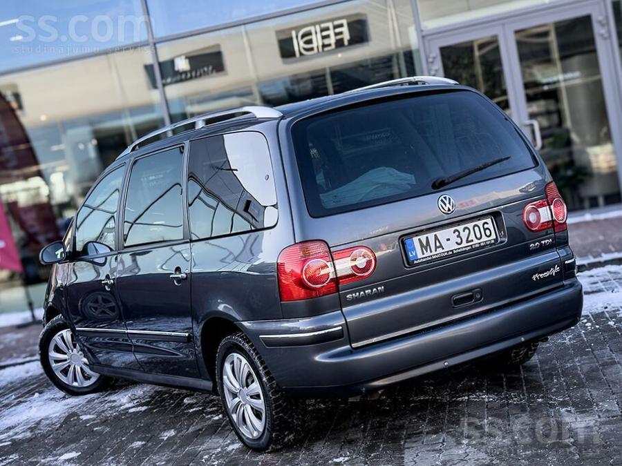 Pelēks Volkswagen Sharan 2008 Rīga, ar dzinēja tilpumu 2.00 L un nobraukumu 395 tūkst. km par 3950 €, foto 3 vietnē AUTOMOTO.COM.LV