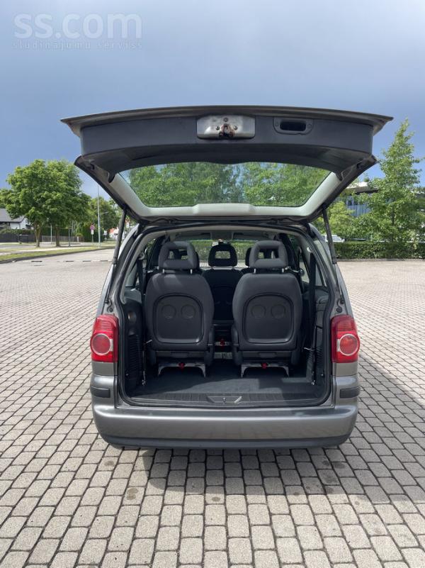 Grey Volkswagen Sharan 2008 in Jelgava, with an engine capacity of 1.90 L and mileage of 311 thousand km for 3100 €, photo 4 on AUTOMOTO.COM.LV