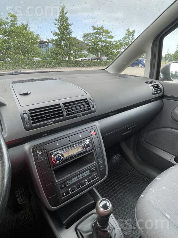 Grey Volkswagen Sharan 2008 in Jelgava, with an engine capacity of 1.90 L and mileage of 311 thousand km for 3100 €, photo 10 on AUTOMOTO.COM.LV