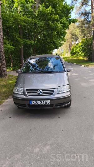 Pelēks Volkswagen Sharan 2008 Rīga, ar dzinēja tilpumu 1.90 L un nobraukumu 579 tūkst. km par 2900 €, foto  vietnē AUTOMOTO.COM.LV