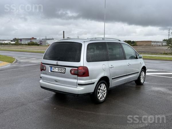 Pelēks Volkswagen Sharan 2008 Liepāja, ar dzinēja tilpumu 1.90 L un nobraukumu 304 tūkst. km par 1890 €, foto 4 vietnē AUTOMOTO.COM.LV