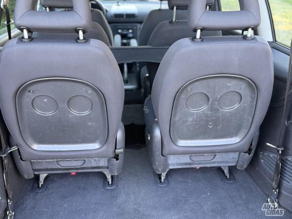 Pelēks Volkswagen Sharan 2008 Utena, ar dzinēja tilpumu 1.90 L un nobraukumu 290 tūkst. km par 3800 €, foto 8 vietnē AUTOMOTO.COM.LV