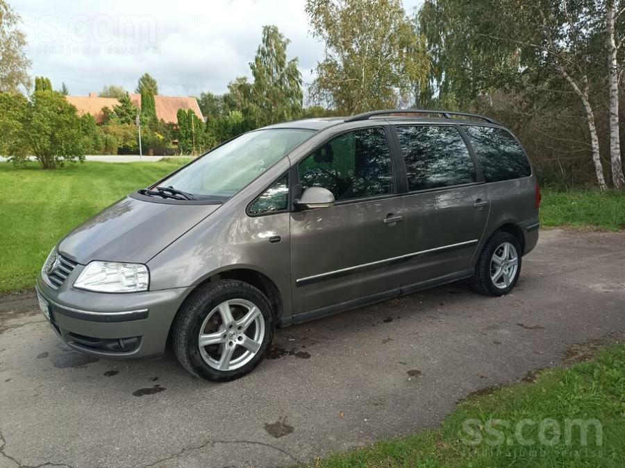 Pelēks Volkswagen Sharan 2008 Rīga, ar dzinēja tilpumu 2.00 L un nobraukumu 292 tūkst. km par 3200 €, foto 1 vietnē AUTOMOTO.COM.LV