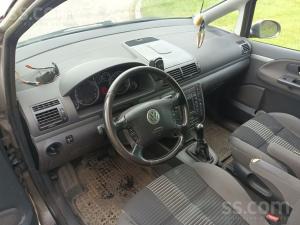Pelēks Volkswagen Sharan 2008 Rīga, ar dzinēja tilpumu 2.00 L un nobraukumu 292 tūkst. km par 3200 €, foto 4 vietnē AUTOMOTO.COM.LV