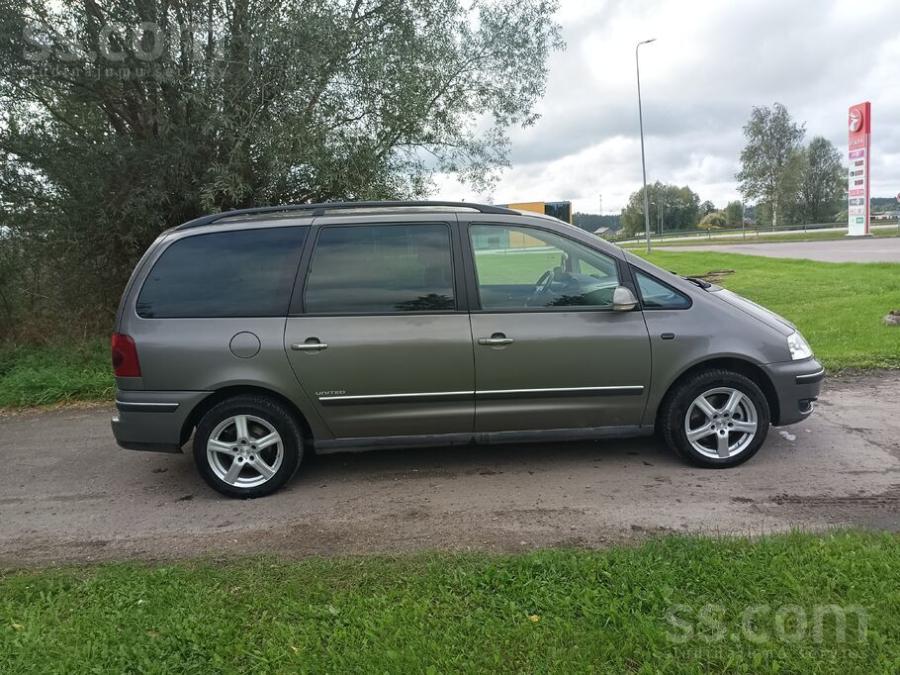Pelēks Volkswagen Sharan 2008 Rīga, ar dzinēja tilpumu 2.00 L un nobraukumu 292 tūkst. km par 3200 €, foto 6 vietnē AUTOMOTO.COM.LV