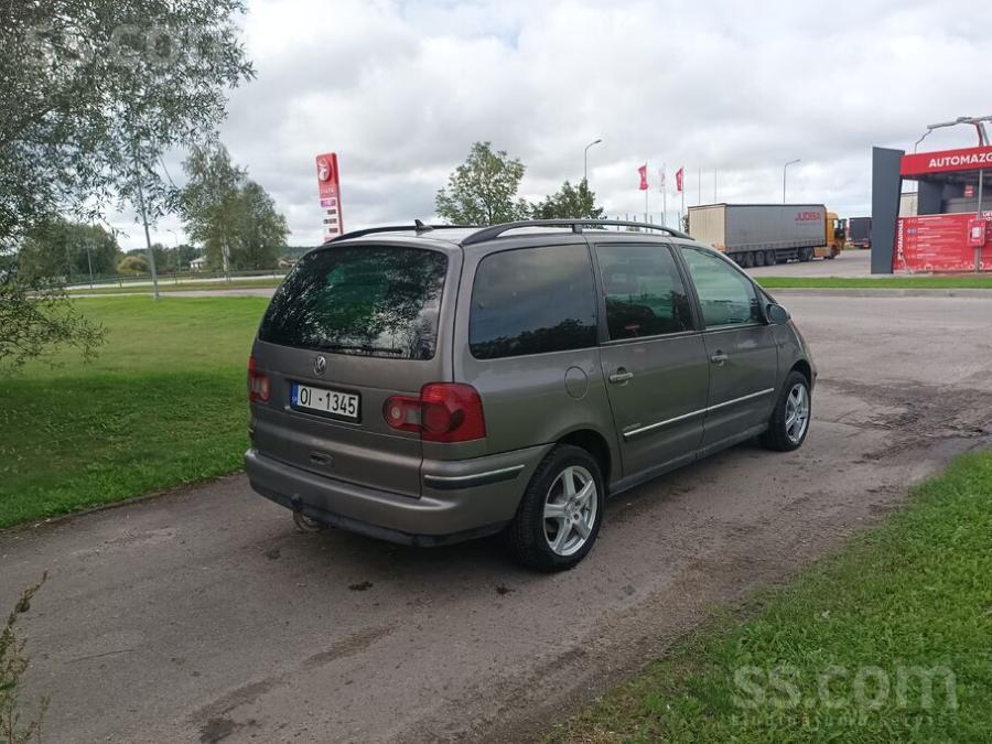 Pelēks Volkswagen Sharan 2008 Rīga, ar dzinēja tilpumu 2.00 L un nobraukumu 292 tūkst. km par 3200 €, foto 8 vietnē AUTOMOTO.COM.LV