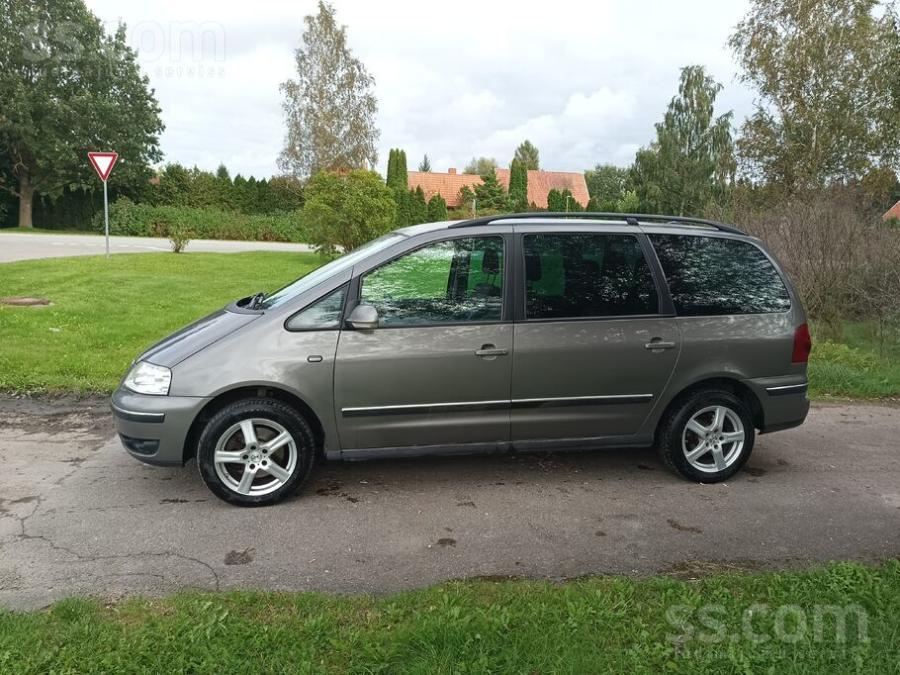 Pelēks Volkswagen Sharan 2008 Rīga, ar dzinēja tilpumu 2.00 L un nobraukumu 292 tūkst. km par 3200 €, foto 10 vietnē AUTOMOTO.COM.LV