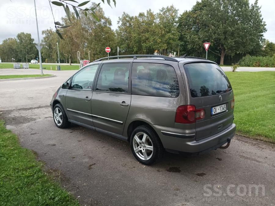 Pelēks Volkswagen Sharan 2008 Rīga, ar dzinēja tilpumu 2.00 L un nobraukumu 292 tūkst. km par 3200 €, foto 11 vietnē AUTOMOTO.COM.LV