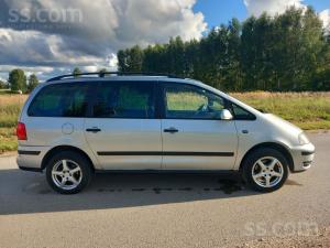 Grey Volkswagen Sharan 2008 in Riga, with an engine capacity of 1.90 L and mileage of 330 thousand km for 2300 €, photo 3 on AUTOMOTO.COM.LV