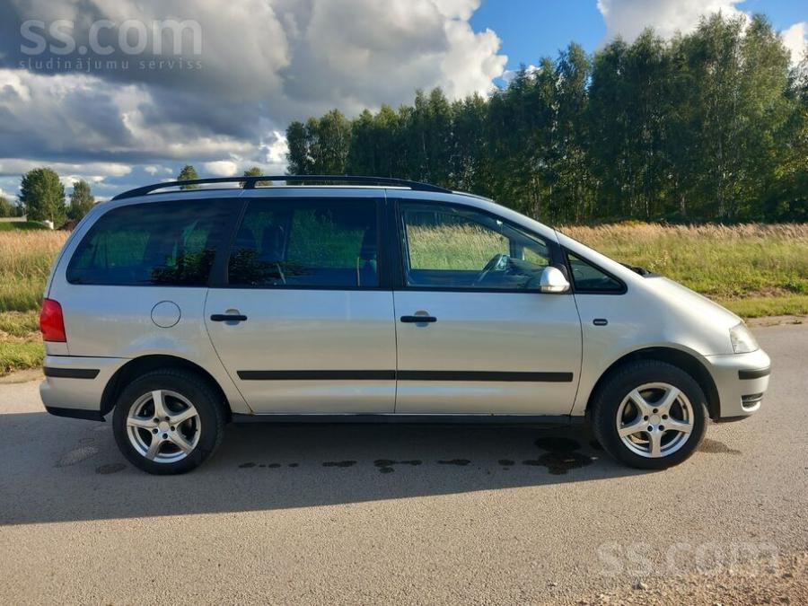 Grey Volkswagen Sharan 2008 in Riga, with an engine capacity of 1.90 L and mileage of 330 thousand km for 2300 €, photo 3 on AUTOMOTO.COM.LV