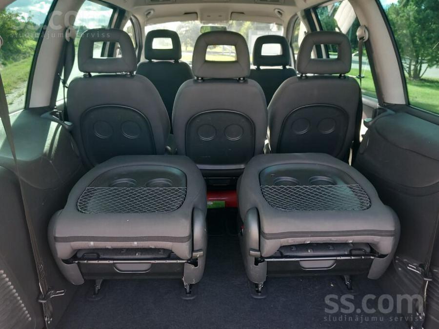 Grey Volkswagen Sharan 2008 in Riga, with an engine capacity of 1.90 L and mileage of 330 thousand km for 2300 €, photo 5 on AUTOMOTO.COM.LV