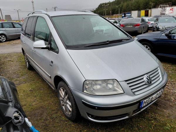 Grey Volkswagen Sharan 2009 in Vilnius, with an engine capacity of 1.90 L and mileage of 439 thousand km for 1250 €, photo 3 on AUTOMOTO.COM.LV