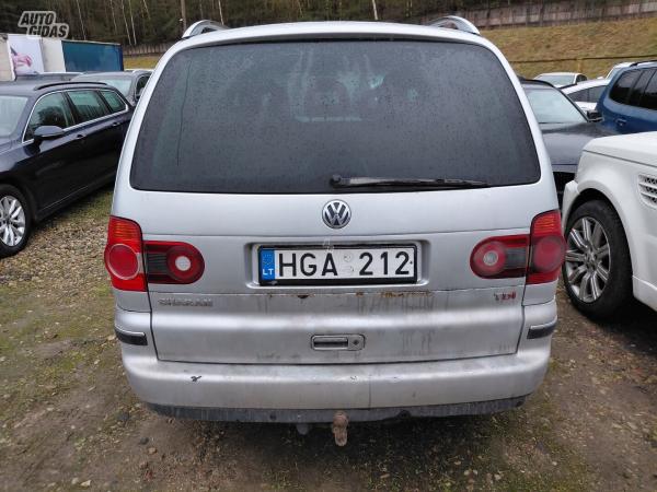 Grey Volkswagen Sharan 2009 in Vilnius, with an engine capacity of 1.90 L and mileage of 439 thousand km for 1250 €, photo 5 on AUTOMOTO.COM.LV