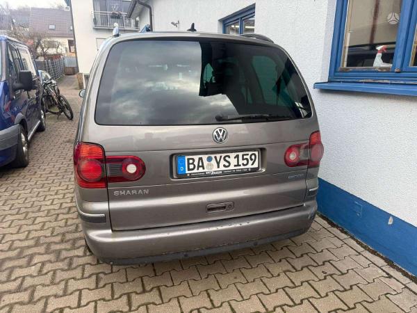 Grey Volkswagen Sharan 2009 in Utena, with an engine capacity of 1.97 L and mileage of 250 thousand km for 2799 €, photo 2 on AUTOMOTO.COM.LV