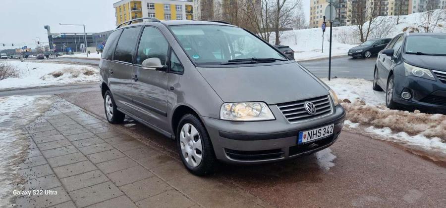 Pelēks Volkswagen Sharan 2009 Viļņa, ar dzinēja tilpumu 1.90 L un nobraukumu 287 tūkst. km par 3700 €, foto 1 vietnē AUTOMOTO.COM.LV
