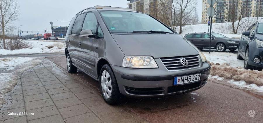 Pelēks Volkswagen Sharan 2009 Viļņa, ar dzinēja tilpumu 1.90 L un nobraukumu 287 tūkst. km par 3700 €, foto 4 vietnē AUTOMOTO.COM.LV