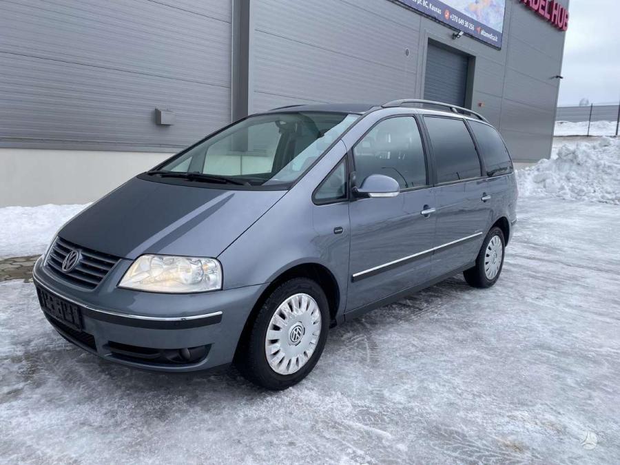 Grey Volkswagen Sharan 2009 in Kaunas, with an engine capacity of 1.97 L and mileage of 259 thousand km for 4300 €, photo 1 on AUTOMOTO.COM.LV