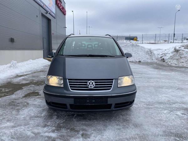 Pelēks Volkswagen Sharan 2009 Kauņa, ar dzinēja tilpumu 1.97 L un nobraukumu 259 tūkst. km par 4300 €, foto 2 vietnē AUTOMOTO.COM.LV