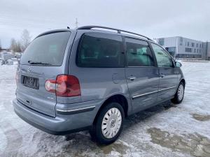 Grey Volkswagen Sharan 2009 in Kaunas, with an engine capacity of 1.97 L and mileage of 259 thousand km for 4300 €, photo 4 on AUTOMOTO.COM.LV