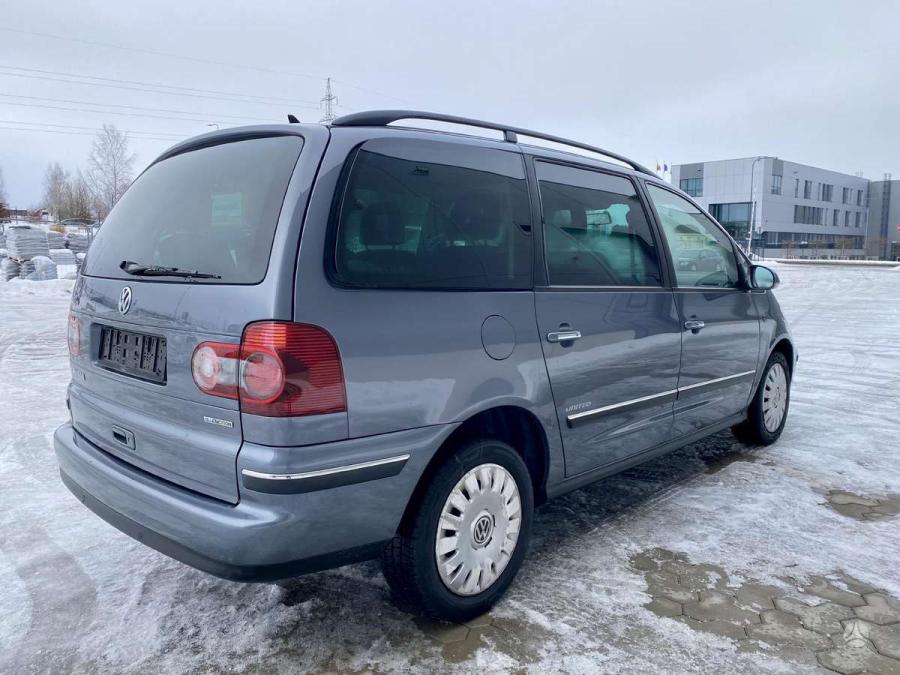 Grey Volkswagen Sharan 2009 in Kaunas, with an engine capacity of 1.97 L and mileage of 259 thousand km for 4300 €, photo 4 on AUTOMOTO.COM.LV