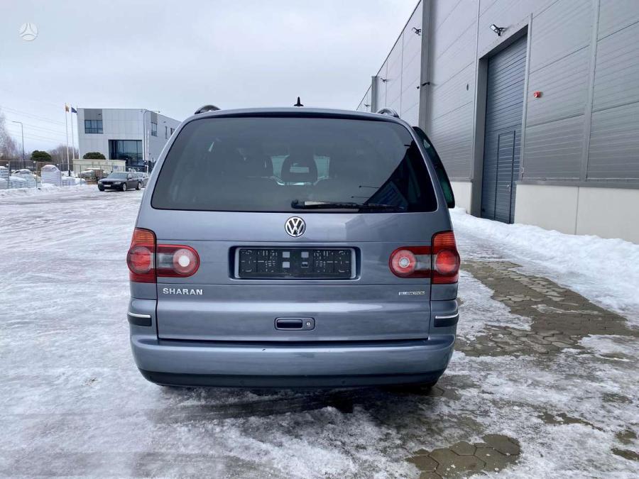 Grey Volkswagen Sharan 2009 in Kaunas, with an engine capacity of 1.97 L and mileage of 259 thousand km for 4300 €, photo 5 on AUTOMOTO.COM.LV
