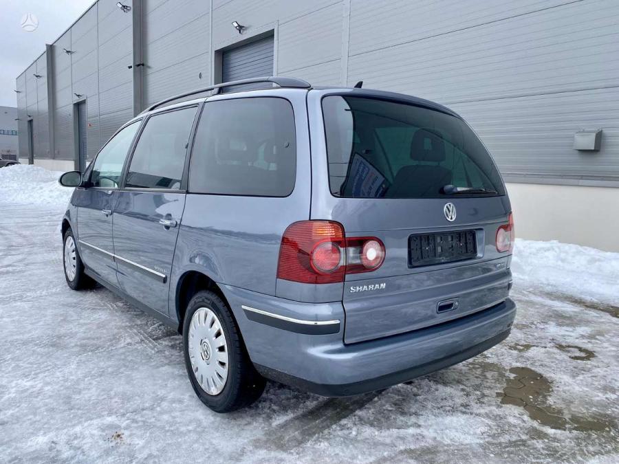 Grey Volkswagen Sharan 2009 in Kaunas, with an engine capacity of 1.97 L and mileage of 259 thousand km for 4300 €, photo 6 on AUTOMOTO.COM.LV