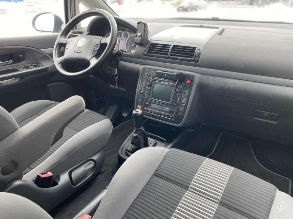 Pelēks Volkswagen Sharan 2009 Kauņa, ar dzinēja tilpumu 1.97 L un nobraukumu 259 tūkst. km par 4300 €, foto 11 vietnē AUTOMOTO.COM.LV