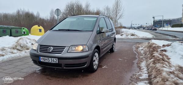 Grey Volkswagen Sharan 2009 in Vilnius, with an engine capacity of 1.90 L and mileage of 285 thousand km for 3700 €, photo 3 on AUTOMOTO.COM.LV