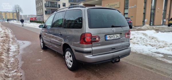 Grey Volkswagen Sharan 2009 in Vilnius, with an engine capacity of 1.90 L and mileage of 285 thousand km for 3700 €, photo 7 on AUTOMOTO.COM.LV