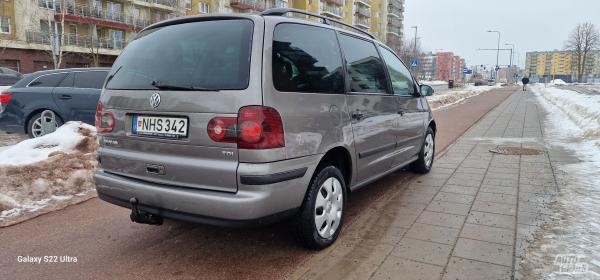 Grey Volkswagen Sharan 2009 in Vilnius, with an engine capacity of 1.90 L and mileage of 285 thousand km for 3700 €, photo 8 on AUTOMOTO.COM.LV
