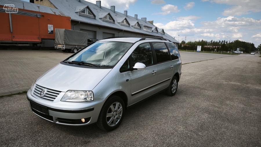 Grey Volkswagen Sharan 2009 in Marijampole, with an engine capacity of 2.00 L and mileage of 262 thousand km for 4450 €, photo 1 on AUTOMOTO.COM.LV
