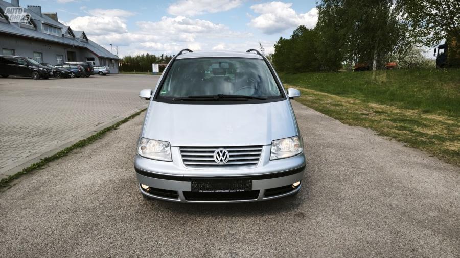 Grey Volkswagen Sharan 2009 in Marijampole, with an engine capacity of 2.00 L and mileage of 262 thousand km for 4450 €, photo 3 on AUTOMOTO.COM.LV