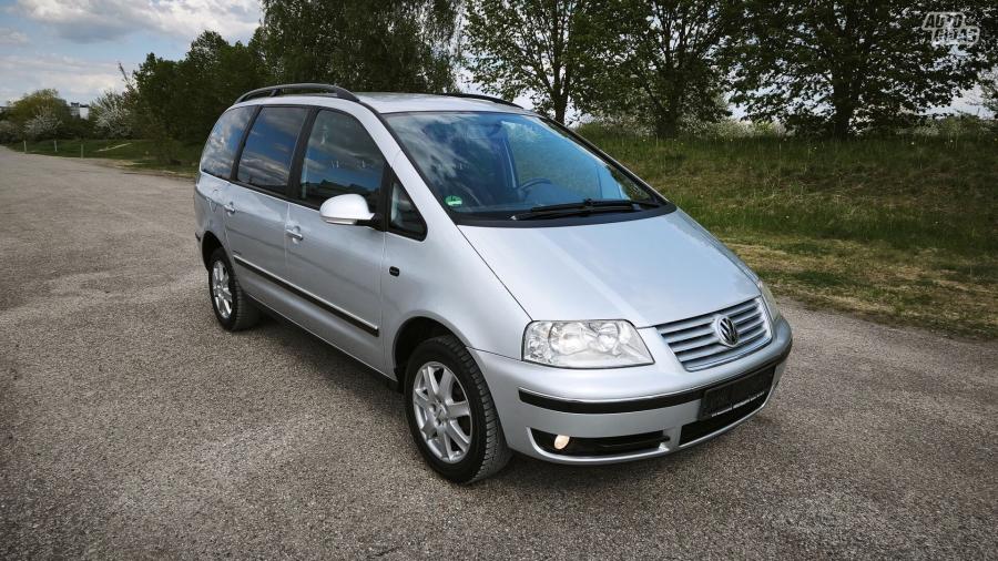 Grey Volkswagen Sharan 2009 in Marijampole, with an engine capacity of 2.00 L and mileage of 262 thousand km for 4450 €, photo 4 on AUTOMOTO.COM.LV