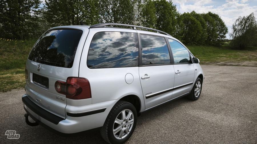 Grey Volkswagen Sharan 2009 in Marijampole, with an engine capacity of 2.00 L and mileage of 262 thousand km for 4450 €, photo 5 on AUTOMOTO.COM.LV