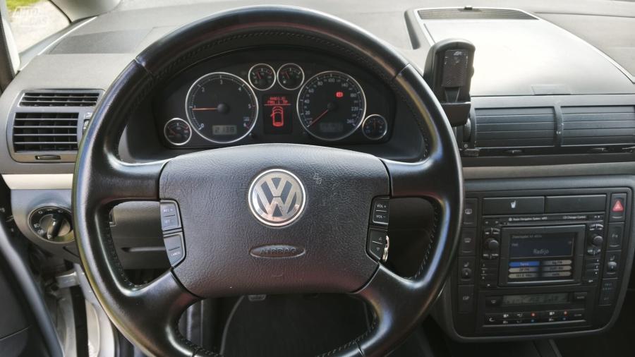 Grey Volkswagen Sharan 2009 in Marijampole, with an engine capacity of 2.00 L and mileage of 262 thousand km for 4450 €, photo 18 on AUTOMOTO.COM.LV