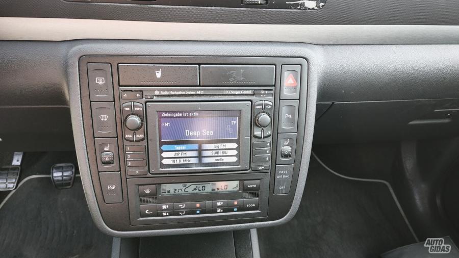 Grey Volkswagen Sharan 2009 in Marijampole, with an engine capacity of 2.00 L and mileage of 262 thousand km for 4450 €, photo 20 on AUTOMOTO.COM.LV
