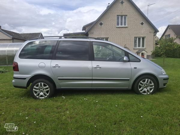 Pelēks Volkswagen Sharan 2009 Vilkaviškis, ar dzinēja tilpumu 2.00 L un nobraukumu 294 tūkst. km par 3800 €, foto 4 vietnē AUTOMOTO.COM.LV