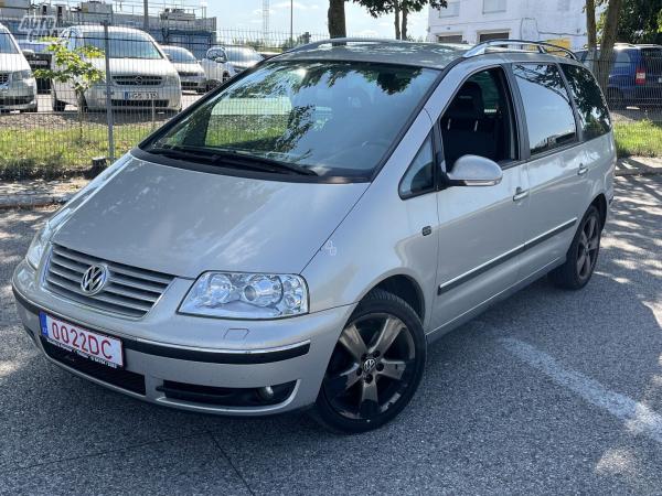 Pelēks Volkswagen Sharan 2009 Marijampole, ar dzinēja tilpumu 2.00 L un nobraukumu 228 tūkst. km par 3950 €, foto 1 vietnē AUTOMOTO.COM.LV