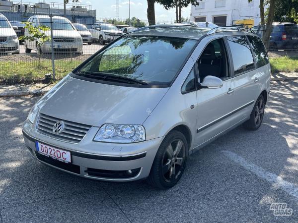Pelēks Volkswagen Sharan 2009 Marijampole, ar dzinēja tilpumu 2.00 L un nobraukumu 228 tūkst. km par 3950 €, foto 3 vietnē AUTOMOTO.COM.LV