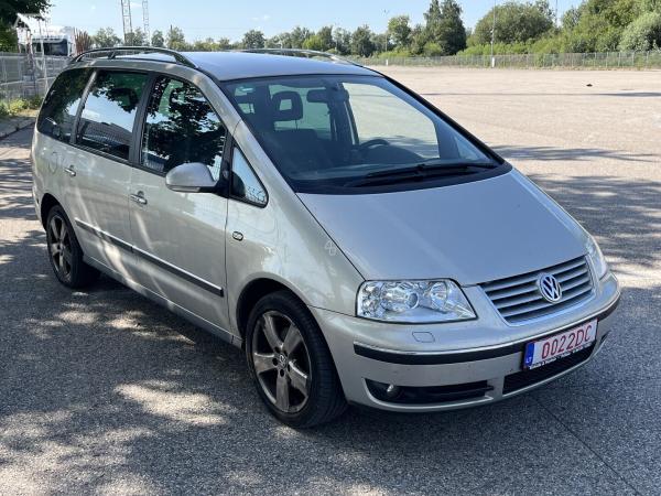 Pelēks Volkswagen Sharan 2009 Marijampole, ar dzinēja tilpumu 2.00 L un nobraukumu 228 tūkst. km par 3950 €, foto 4 vietnē AUTOMOTO.COM.LV