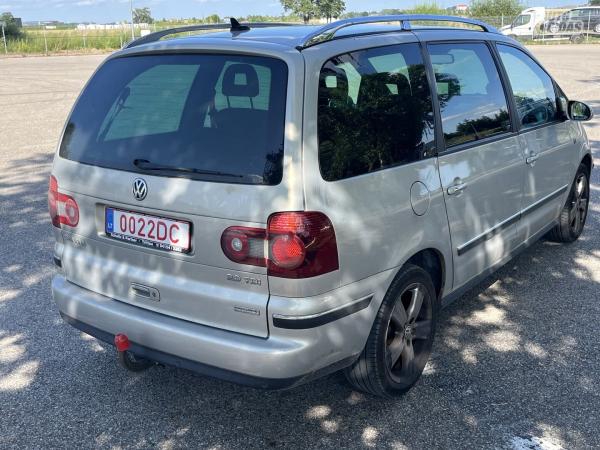 Pelēks Volkswagen Sharan 2009 Marijampole, ar dzinēja tilpumu 2.00 L un nobraukumu 228 tūkst. km par 3950 €, foto 5 vietnē AUTOMOTO.COM.LV