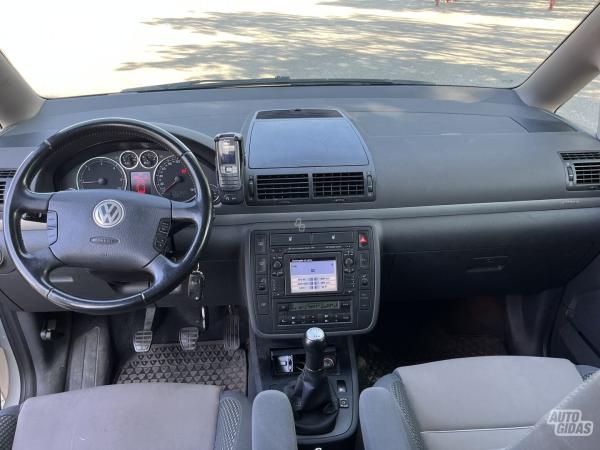Pelēks Volkswagen Sharan 2009 Marijampole, ar dzinēja tilpumu 2.00 L un nobraukumu 228 tūkst. km par 3950 €, foto 10 vietnē AUTOMOTO.COM.LV